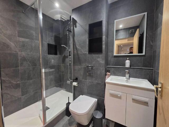 East Ferry Road, Canary Wharf 2 bed apartment to rent £2,002 pcm £462 pw