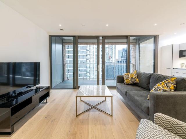 East Ferry Road, Heritage Tower, E14 3 bed apartment to rent £3,500 pcm £808 pw