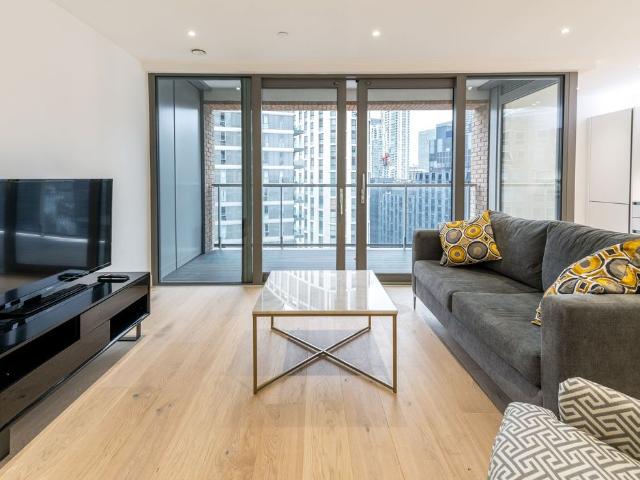 East Ferry Road, Heritage Tower E14, 3 bed flat to rent, £3,500 pcm | PrimeLocation