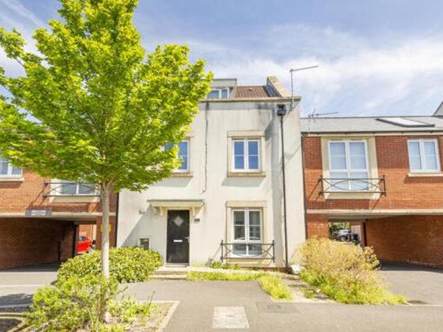 East Fields Road, Stoke Park, 4 Bedroom House