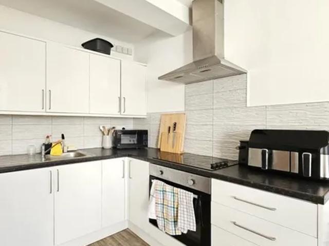 East Finchley Post Office, 120 High Road, London, N2 9ED, United Kingdom | 2 bed apartment for rent #119452615 | Rentberry