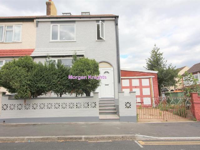 East Ham E6 7 bed end of terrace house to rent £3,100 pcm £715 pw