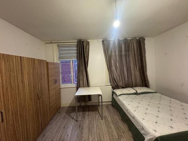 East Ham E6, Room to rent, £725 pcm | PrimeLocation
