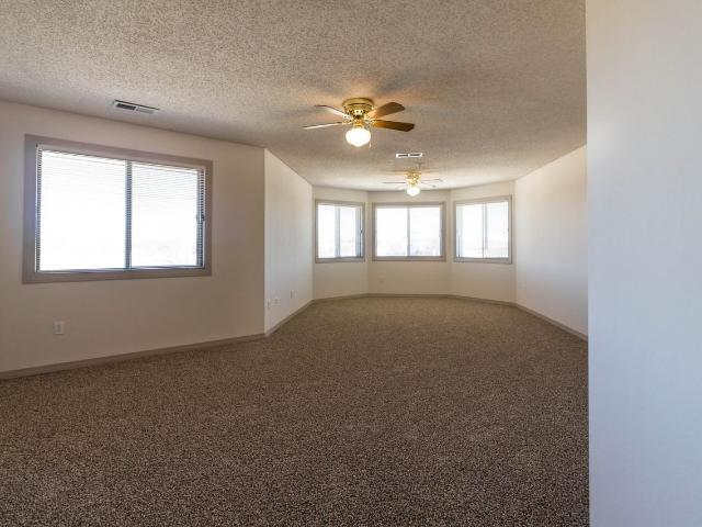 EAST HAMPTON 2 Bedroom Apartment for Rent at 2901 N Governeour St, Wichita, KS 67226