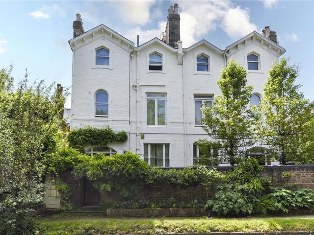 East Heath Road, London, NW3 4 bed semi detached house to rent £12,783 pcm £2,950 pw