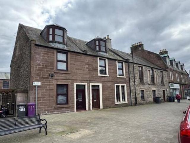 East High Street, Upper Flat, 3 Bedroom Flat