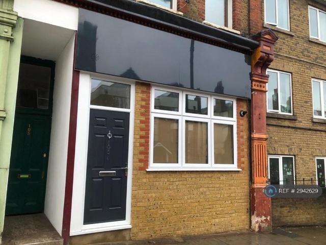 East Hill, London, SW18 2 bed flat to rent £2,100 pcm £485 pw