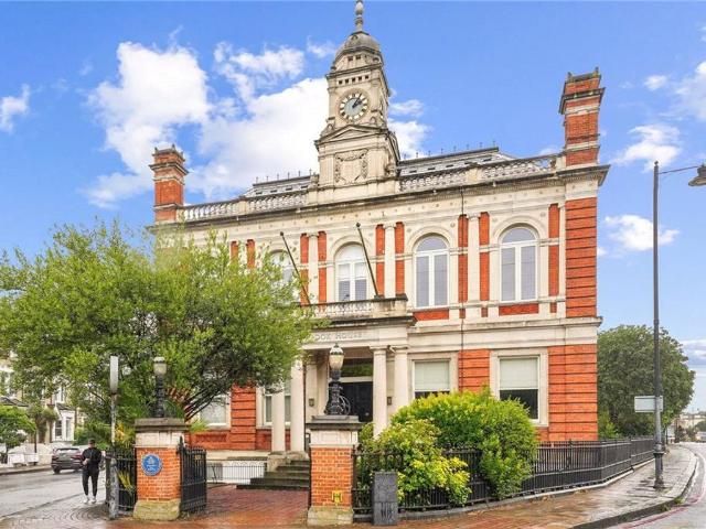 East Hill, London SW18, 2 bed flat to rent, £3,200 pcm | PrimeLocation