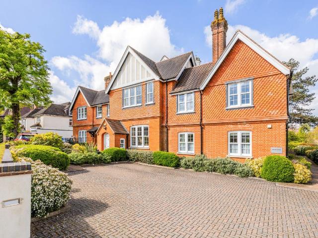 East Hill Road, Oxted RH8, 2 bed flat to rent, £1,825 pcm | PrimeLocation