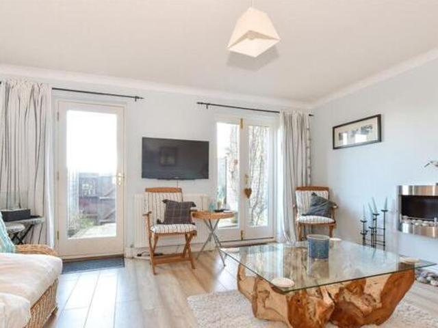 East Hill Road, Ryde, 4 Bedroom Terraced