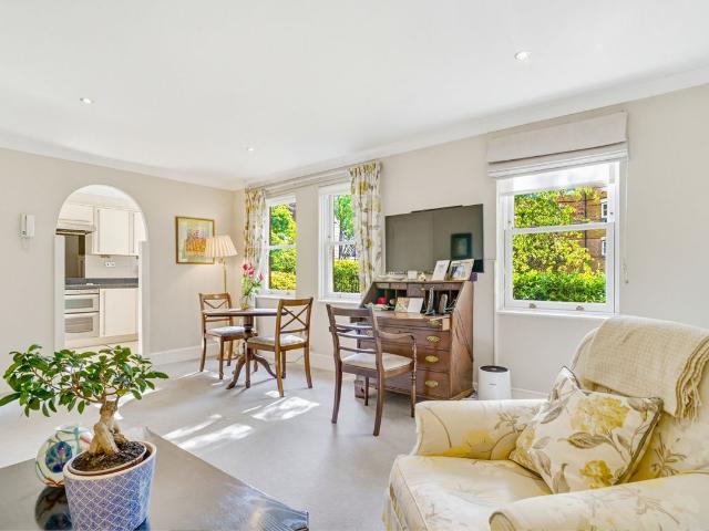 East Hill, Wandsworth SW18, 1 bed flat to rent, £1,900 pcm | PrimeLocation