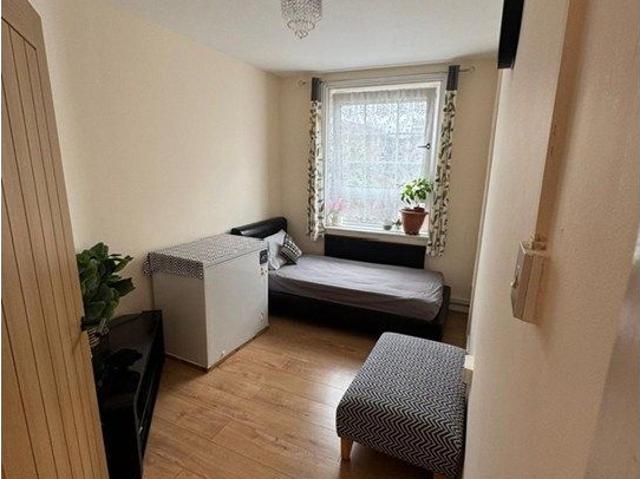 East India Buildings, London E14, 2 bed flat to rent, £2,500 pcm | PrimeLocation