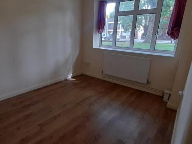 East India Dock Road, E14 2 bed flat to rent £2,000 pcm £462 pw