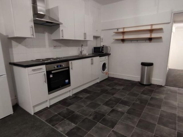 East India Dock Road E14, 4 bed maisonette to rent, £2,950 pcm | PrimeLocation