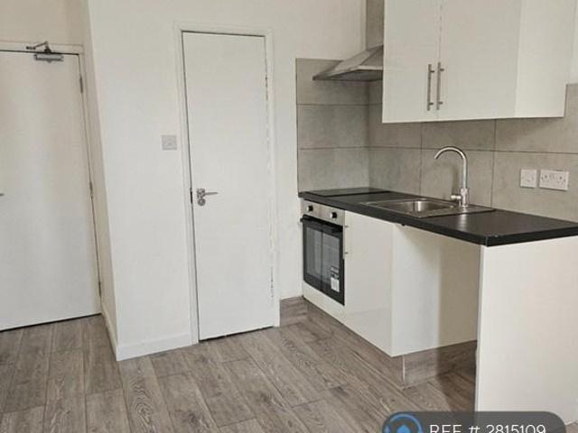 East India Dock Road, London, E14 Studio to rent £1,280 pcm £295 pw