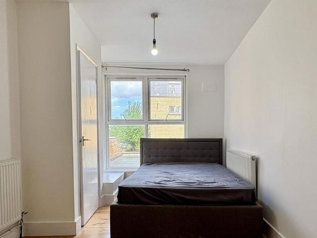 East India Dock Road, London E14, 2 bed flat to rent, £2,000 pcm | PrimeLocation