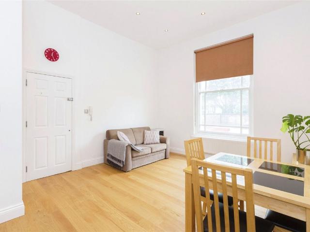 East India Dock Road, Poplar, London E14, 1 bed flat to rent, £1,700 pcm | PrimeLocation