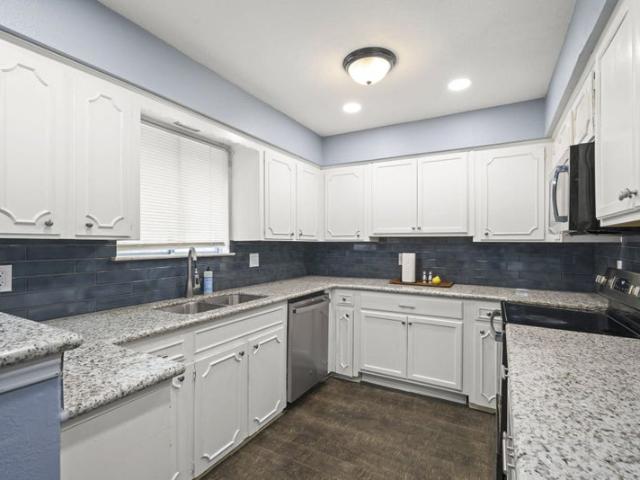 East Little York Home | 2 Rooms w Private Bath Av