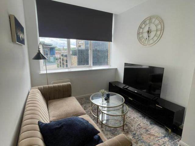 East Parade, Bradford BD1, 1 bed flat to rent, £3,250 pcm | PrimeLocation