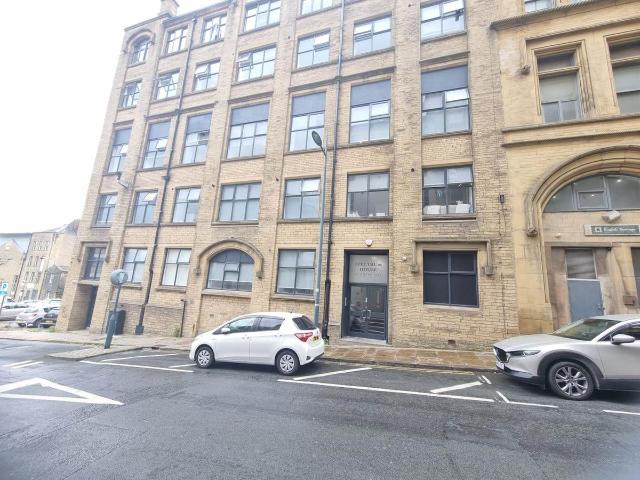 East Parade, Bradford BD1, 1 bed flat to rent, £635 pcm | PrimeLocation