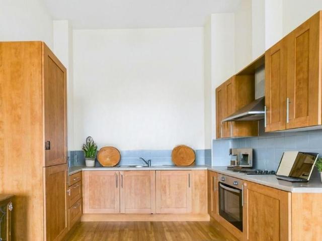East Parade, Bradford BD1, 2 bed flat to rent, £795 pcm | PrimeLocation
