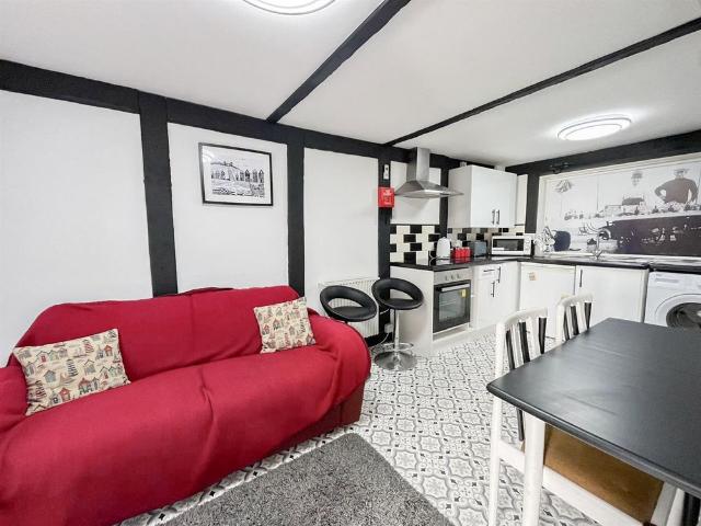 East Parade, Hastings, TN34 3AL