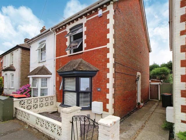 East Park, Crawley RH10 2 bed house to rent £1,595 pcm £368 pw