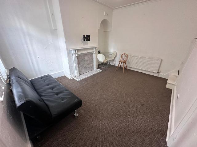 East Park Mount, Leeds LS9, 2 bed property to rent, £850 pcm | PrimeLocation