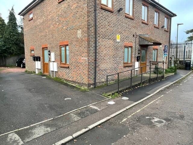 East Park, Southgate, Crawley RH10, 1 bed flat to rent, £1,200 pcm | PrimeLocation