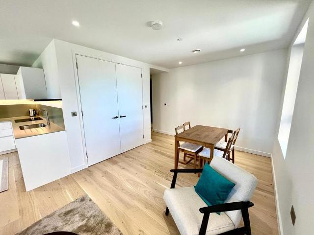 East Parkside, London SE10 1 bed apartment to rent £2,600 pcm £600 pw