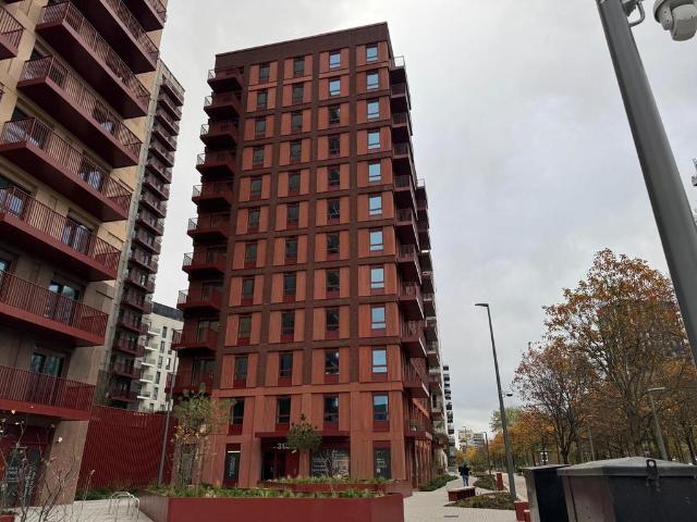 East Parkside, SE10 2 bed flat to rent £3,350 pcm £773 pw
