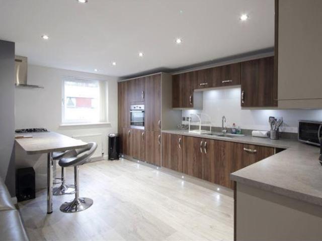 East Pilton Farm Avenue, Edinburgh, EH5 2 bed flat to rent £1,550 pcm £358 pw