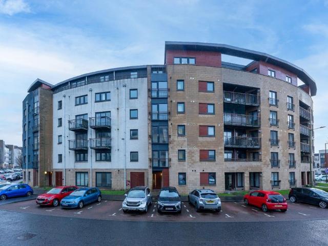 East Pilton Farm Crescent, Pilton. 4 bed flat to rent £2,600 pcm £600 pw