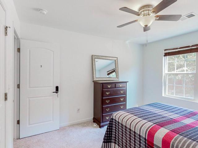 East Point House Newly Renovated and Close to MARTA and Airport!