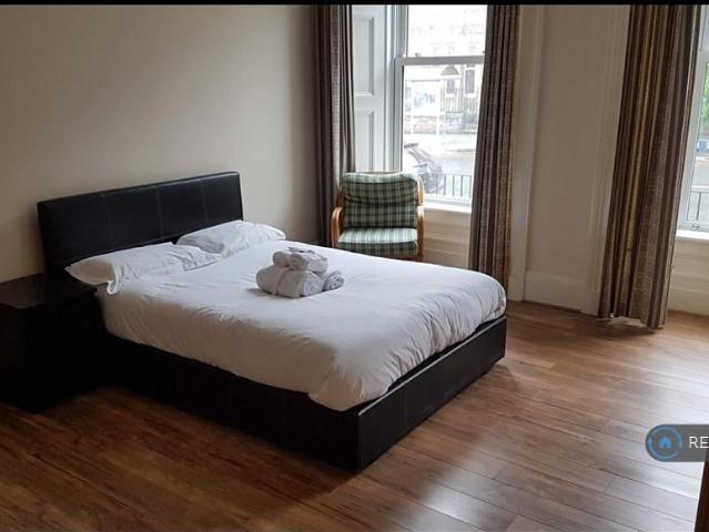 East Preston Street, Edinburgh, EH8 4 bed flat to rent £3,000 pcm £692 pw