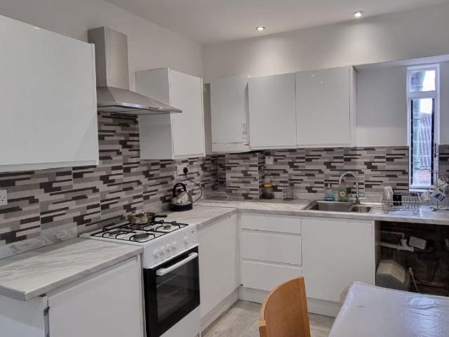 East Prescot Road, Liverpool L14, 3 bed flat to rent, £1,000 pcm | PrimeLocation