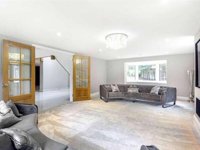 East Ridgeway, Cuffley, Hertfordshire, EN6