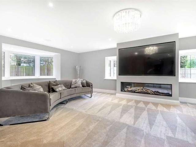 East Ridgeway, Cuffley, Hertfordshire, EN6