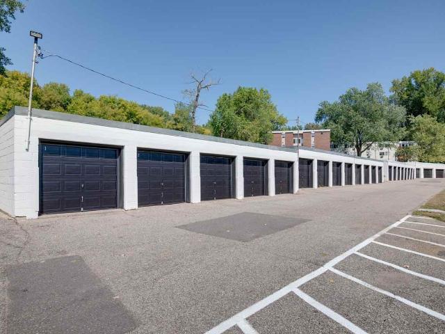 East River Terrace Studio Apartment for Rent at 2101 East River Terrace, Minneapolis, MN 55414 Prospect Park
