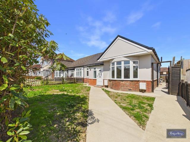 East Rochester Way, Sidcup, DA15 3 bed semi detached bungalow to rent £2,345 pcm £541 pw