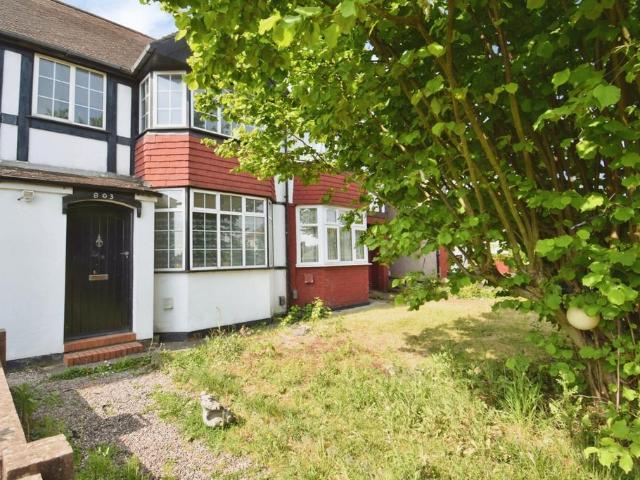 East Rochester Way Sidcup DA15 4 bed semi detached house to rent £2,300 pcm £531 pw