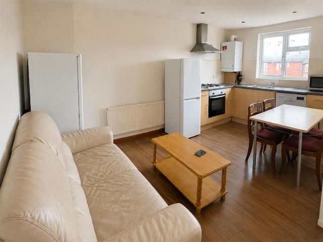 East Road, Edgware HA8, 2 bed flat to rent, £1,550 pcm | PrimeLocation