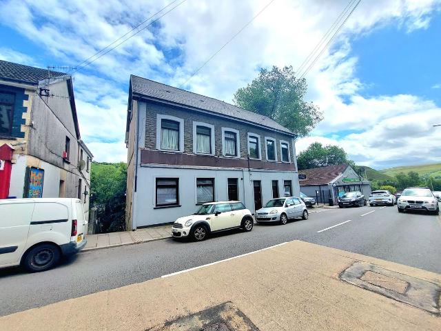 East Road, Ferndale CF43, 2 bed flat to rent, £650 pcm | PrimeLocation