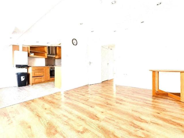 East Road, London, E15 2 bed apartment to rent £1,800 pcm £415 pw
