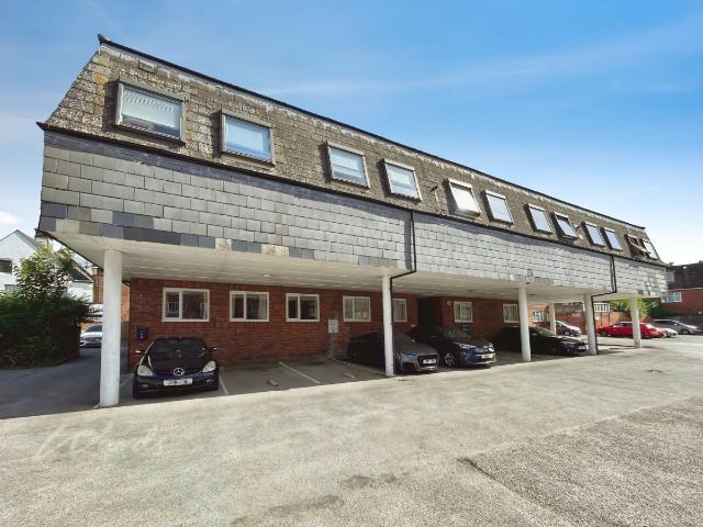 East Street, Tonbridge TN9, 2 bed flat to rent, £1,400 pcm | PrimeLocation