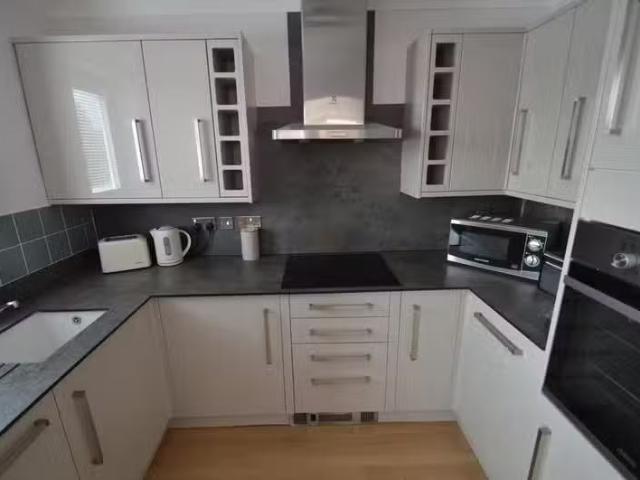 East Street, Bexleyheath, DA7 2 bed property to rent £1,600.