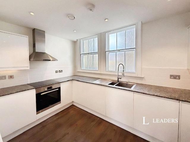 East Street, Brighton, East Sussex, BN1 3 bed flat to rent £1,750 pcm £404 pw