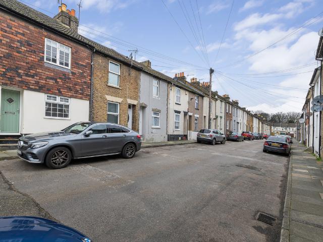 East Street, Chaltham, London ME4, 2 bed terraced house to rent, £1,300 pcm | PrimeLocation