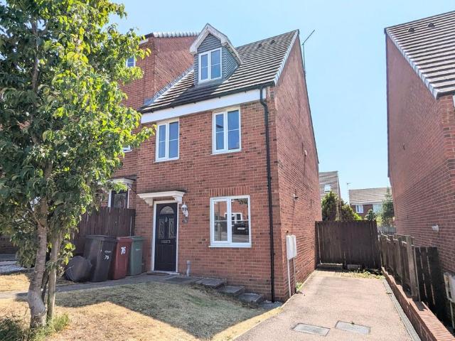 East Street, Doe Lea S44, 3 bed terraced house to rent, £950 pcm | PrimeLocation