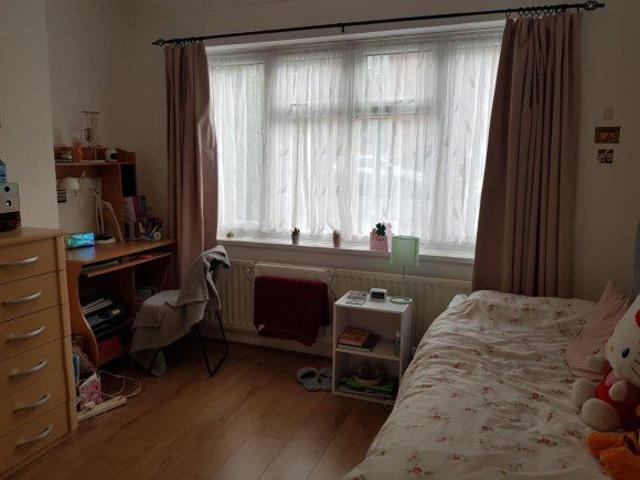 East Street, Epsom, Surrey KT17, 3 bed shared accommodation to rent, £771 pppm | PrimeLocation